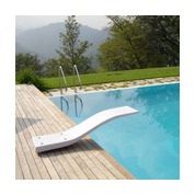 Plongeoir piscine sobre solide et coloré | Piscine Center