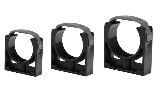 Tubes PVC bien en place avec les colliers de fixation | Piscine Center